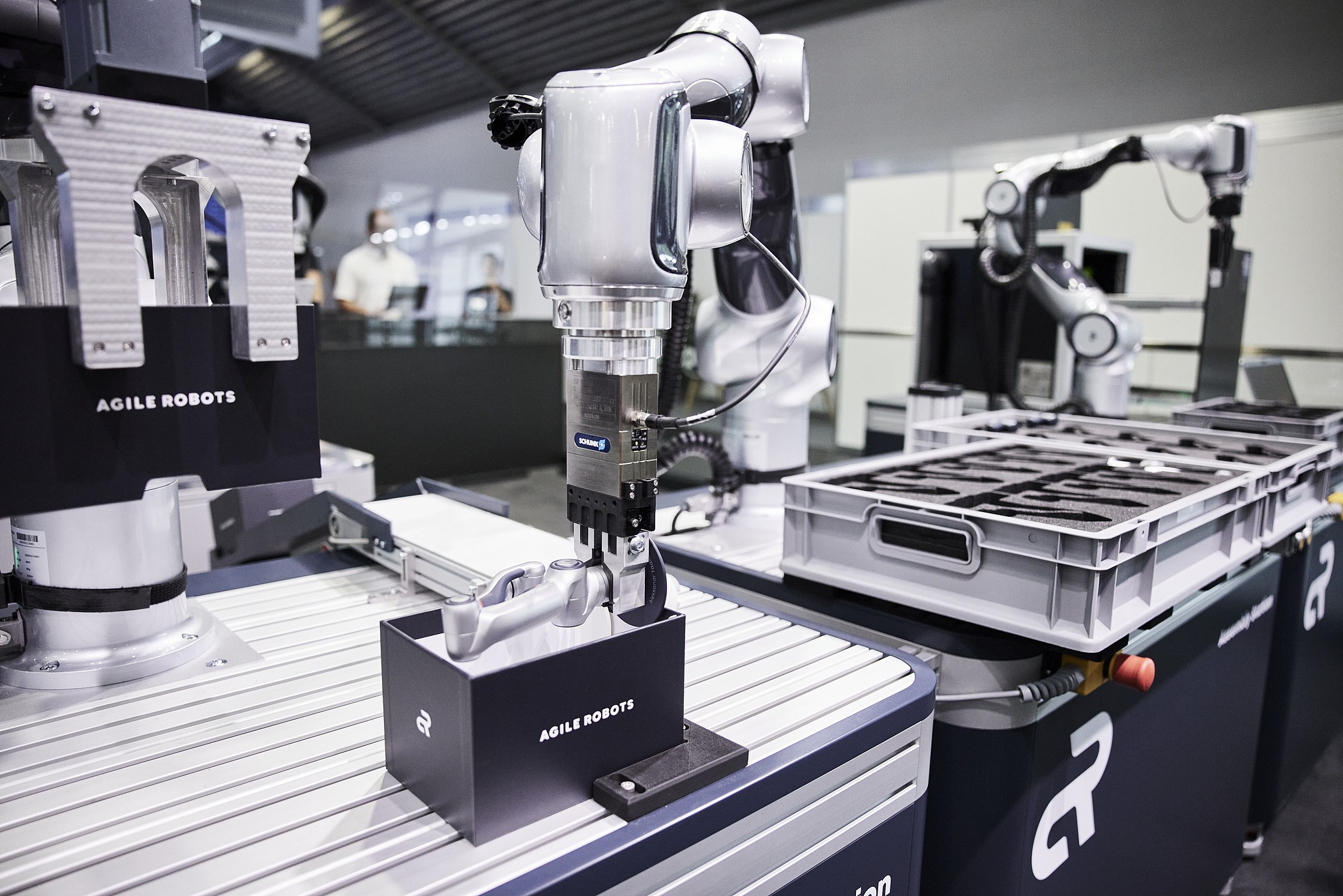 Streamlined Material Handling | Agile Robots SE | Agile Robots SE