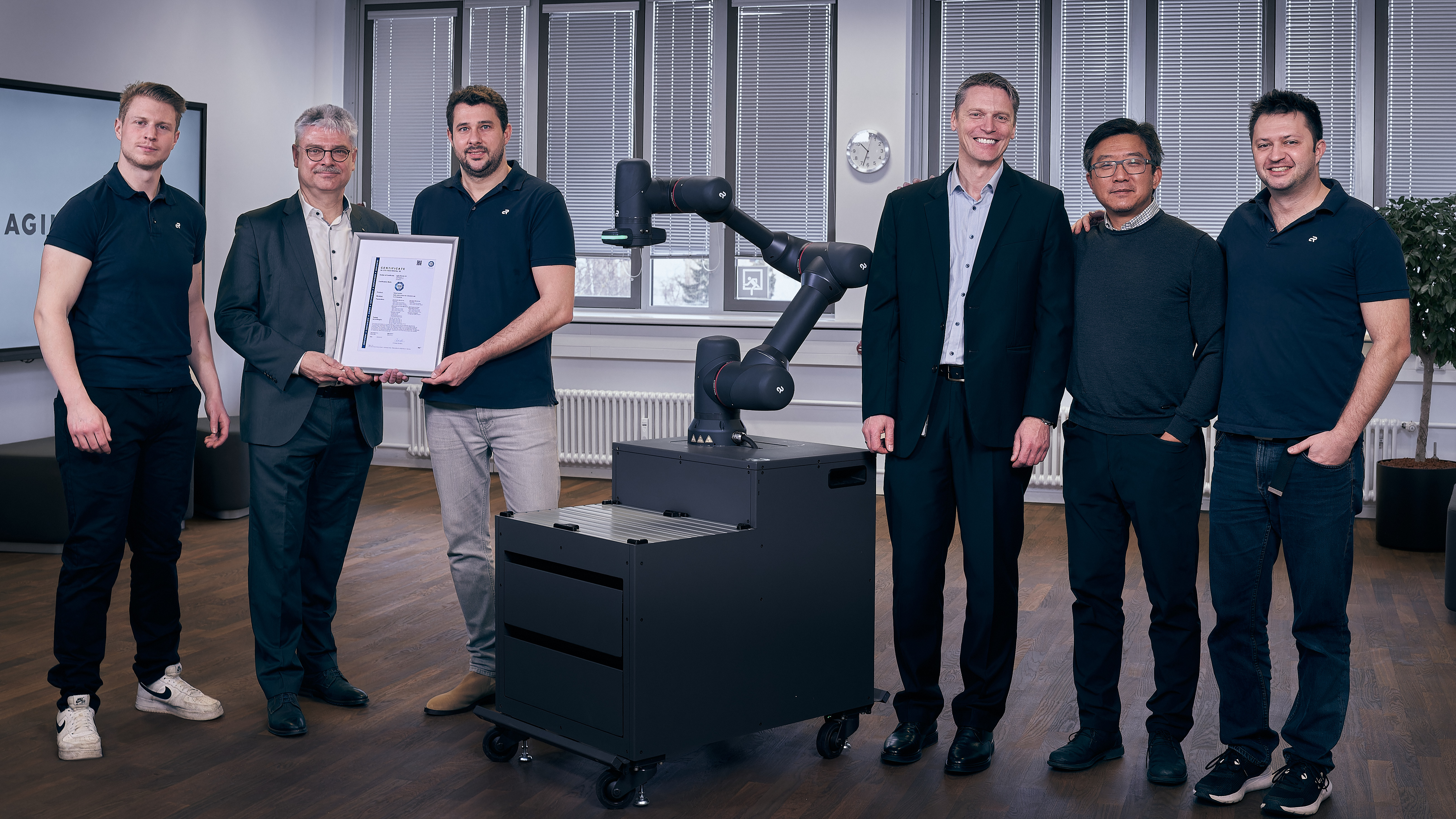 Yu 5 Industrial from Agile Robots AG receives TÜV SÜD certification | Agile Robots SE